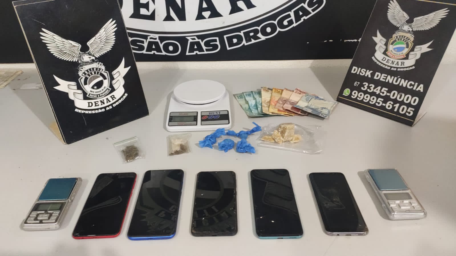 Mulher Que Assumiu Ponto De Venda De Drogas Do Marido é Presa Pela