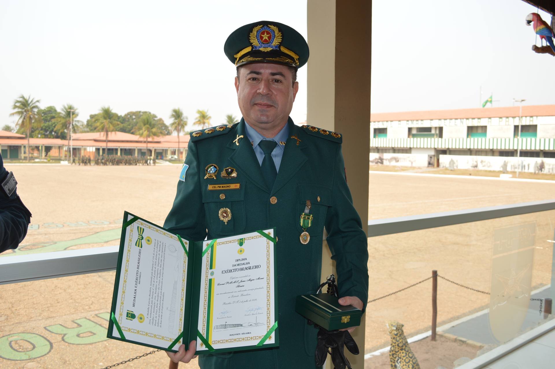 Comandante do CPA-6, recebe medalha do exército em Coxim – Midia Exata